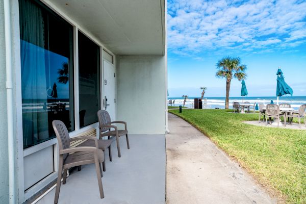 Daytona Beach Accommodation With Ocean Views - Perry Ocean Edge Resort