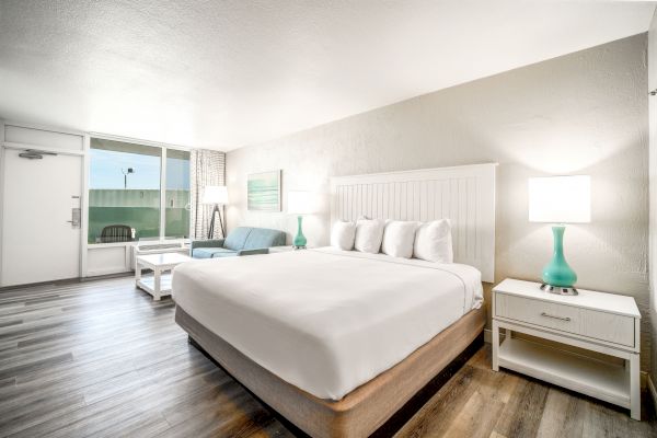 Daytona Beach Accommodation With Ocean Views - Perry Ocean Edge Resort